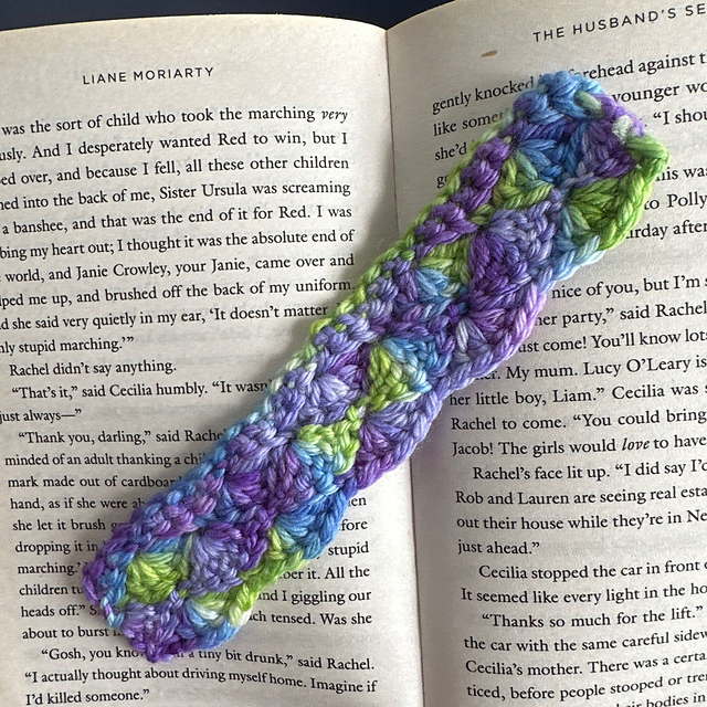 Ravelry: Shell Bookmark pattern by Erin Toews