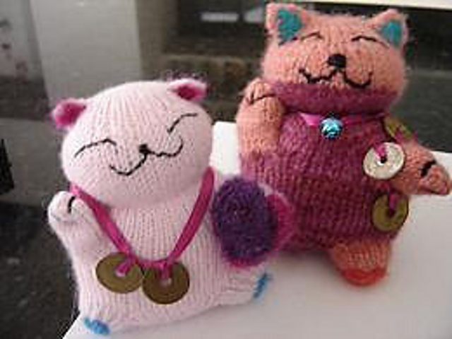 Ravelry: Fortune Cat pattern by Justine Turner