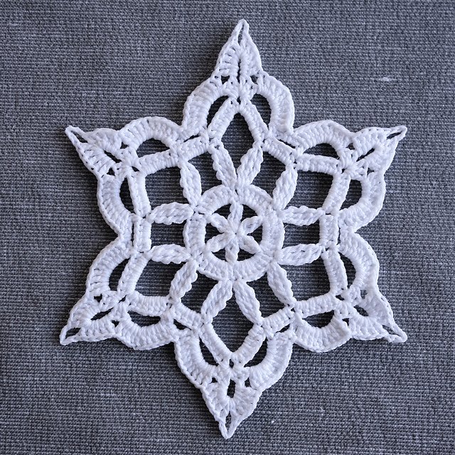 Ravelry: Flower Wheel Snowflake pattern by Jessica Wifall