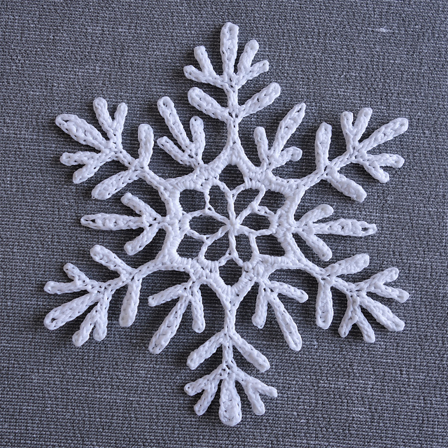 Ravelry: Super Fire Snowflake pattern by Jessica Wifall