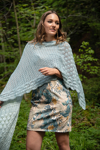 Ravelry: Light Lace Leaf Stole pattern by Uma Padu