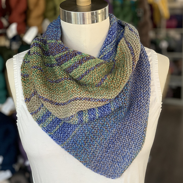 Ravelry: Nacci Cowl pattern by Laura Rasmussen
