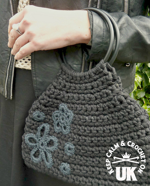 Ravelry: Midnight Bloom Zpagetti Handbag pattern by Heather C Gibbs ...