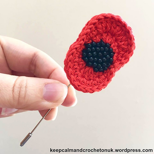 Ravelry: Poppy Brooch pattern by Heather C Gibbs (KCACO.UK)