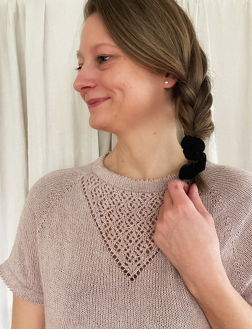 Ravelry: Cosmos tee pattern by KNITlig