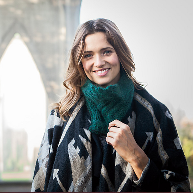 Ravelry: Zagged Cowl pattern by Allison Griffith