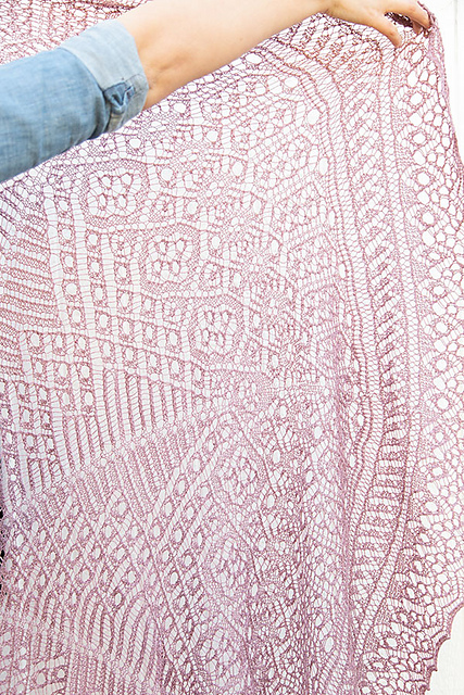 Ravelry: Lunulata Pi Shawl pattern by Joyce Fassbender