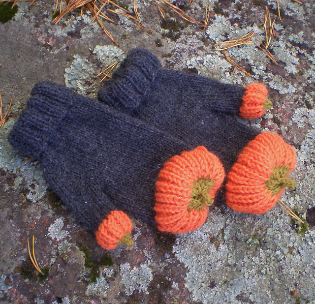 Ravelry: Pumpkin Mittens pattern by Lumi Karmitsa