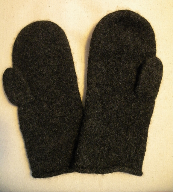 Ravelry: 18 Felted mittens pattern by Nuppe Halvorsen