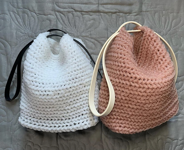 Ravelry: Daruma tube bag pattern by Karen Kung