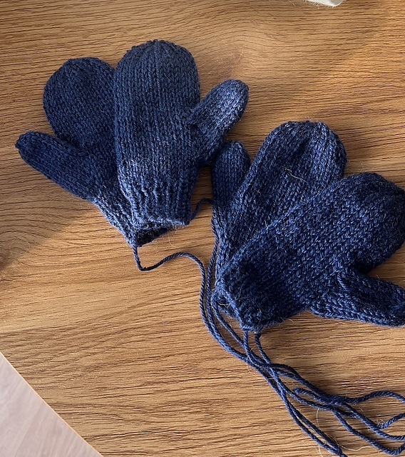 Ravelry: Little Hands Mittens pattern by Karousel Knitting