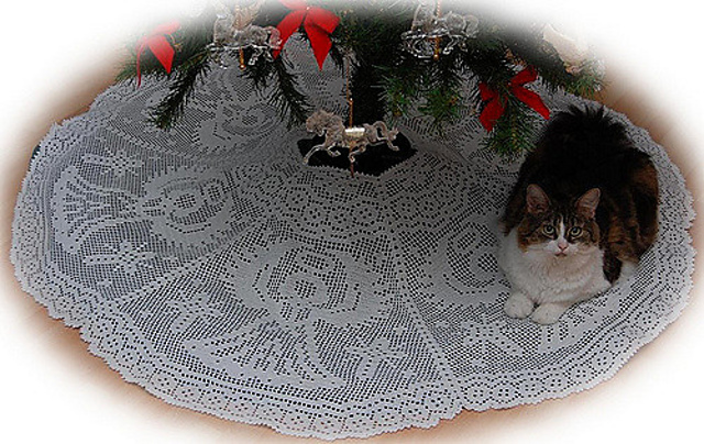 Ravelry: Wishful Angel Tree Skirt pattern by Kathryn White