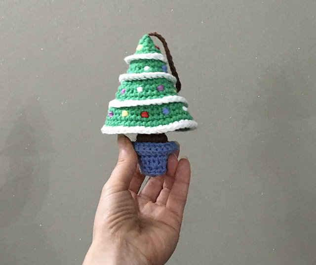 Ravelry: Christmas Tree Decoration pattern by Katy Walley