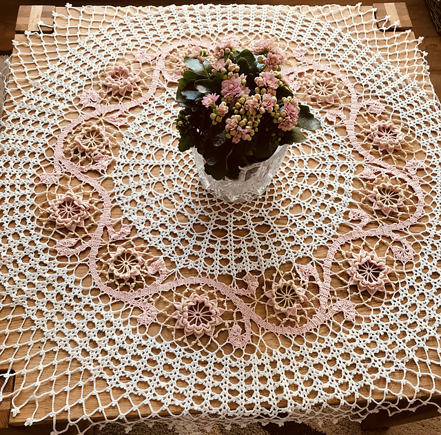 Ravelry: Pink Rose Crochet Tablecloth pattern by Kimi Honda （本田 君）