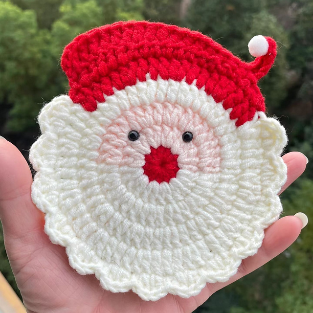 Ravelry: Christmas Coaster pattern by Kathy Leung