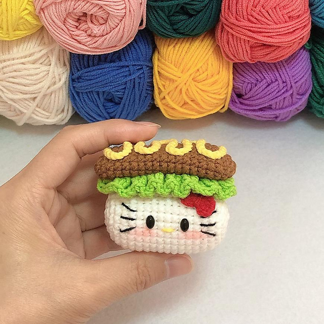 Ravelry: Hotdog Kitty pattern by Kathy Leung