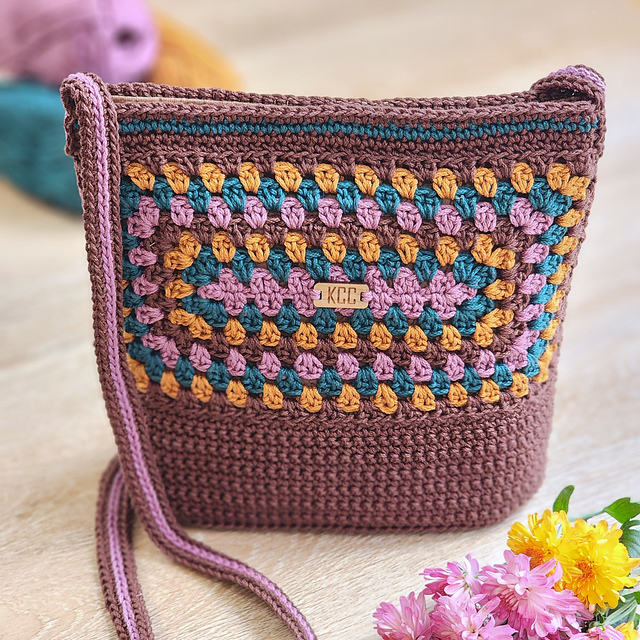 Ravelry: Autumn Escape Crossbody Bag pattern by Kathy Olivarez
