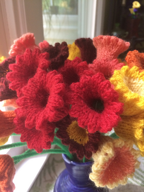 Ravelry: Trumpet Flower pattern by Loani Prior