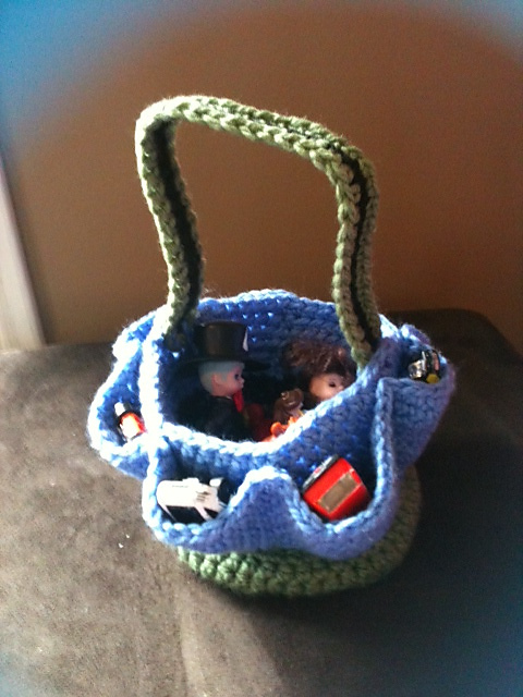 Ravelry: Car Carry Bag pattern by Katie Zammit
