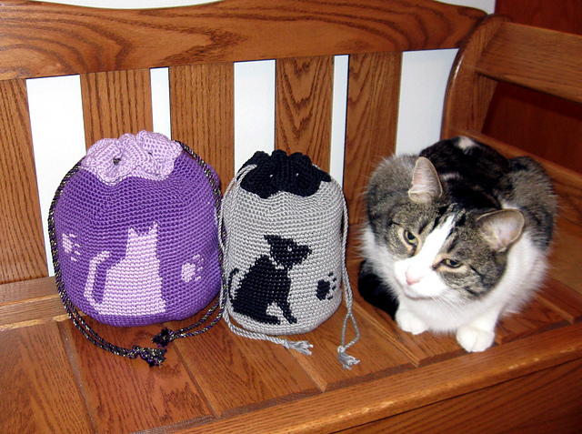 Ravelry: It’s Running Cats & Dogs Drawstring Bag pattern by Kat Mcab