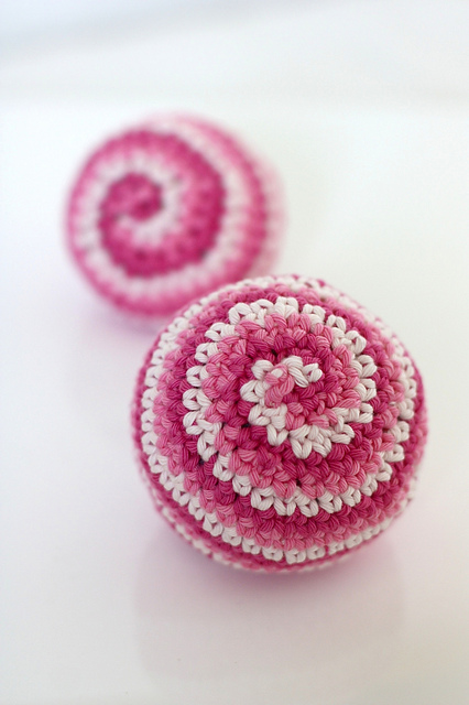 Ravelry: Baby Candy Spin Ball pattern by Katrinine
