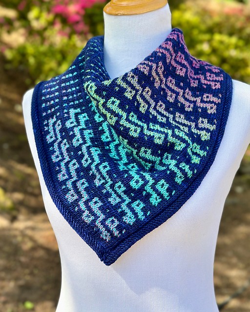 Ravelry: Columbia River Cowl pattern by Kay Hopkins