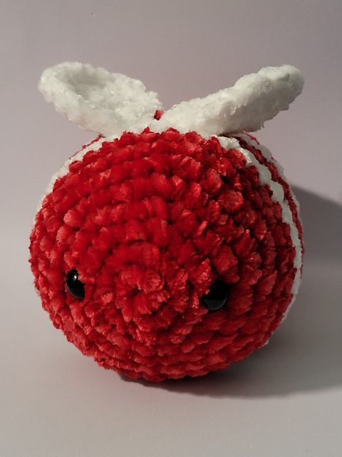 Ravelry: Velvet Peppermint Bee pattern by Kaylee Appleton