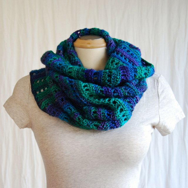 Ravelry: Lace Ladder Cowl pattern by Kay Noxx