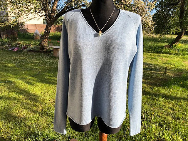 Ravelry: Simple Raglan Sleeves Sweater pattern by Neringa Šukienė