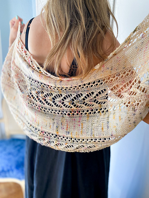 Ravelry: Jaspe Shawl pattern by Keka Guillén