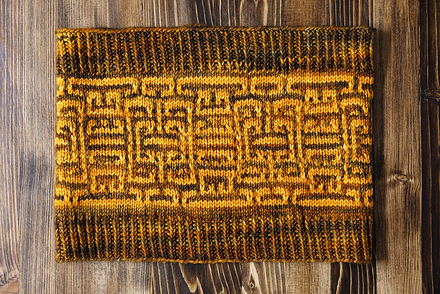 Ravelry: Aztec Maze Cowl pattern by Kelli Small
