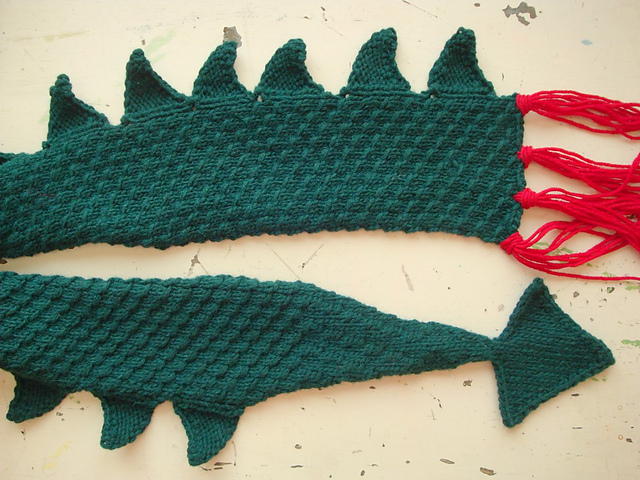 Ravelry: dragon scarf pattern by Kelly Spenhoff