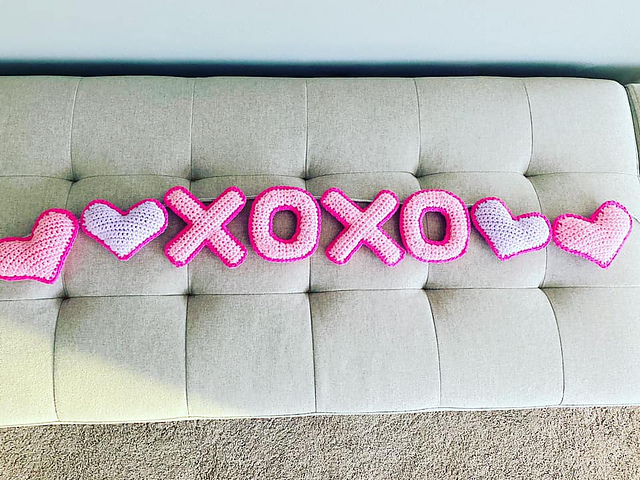 Ravelry: XOXO Crochet Banner pattern by Keri Palbicki (Lily And Mason)
