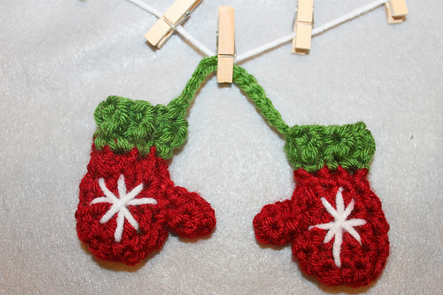 Ravelry: Mini Mitten Set (ornaments) pattern by Khy's Closet