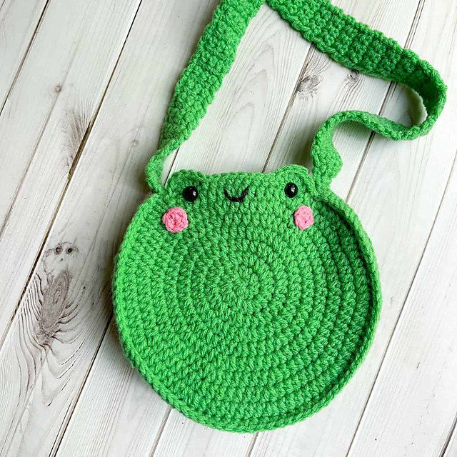 Ravelry: Frog Bag pattern by Kimberly Arenas/The Caffeinated Snail