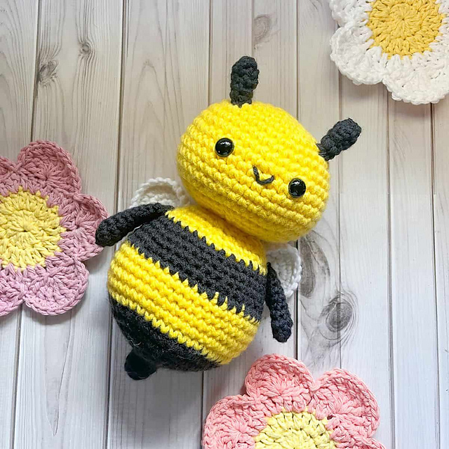 Ravelry: Bee pattern by Kimberly Arenas/The Caffeinated Snail