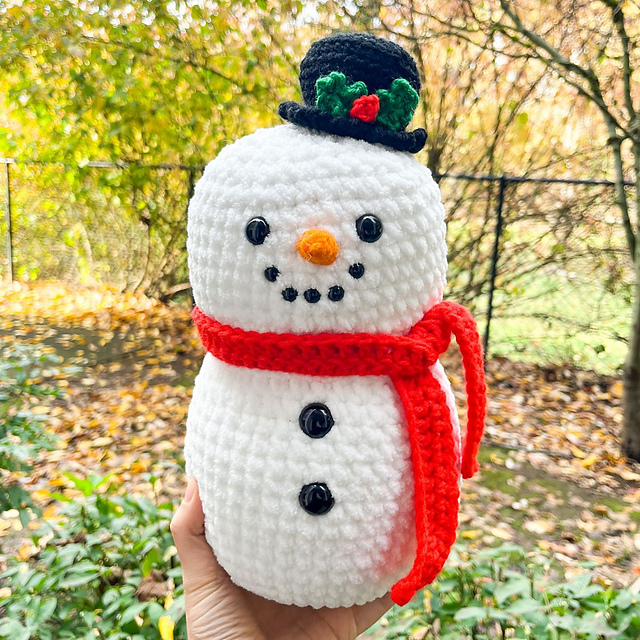 Ravelry: Snowman Plushie pattern by Kimberly Arenas/The Caffeinated Snail