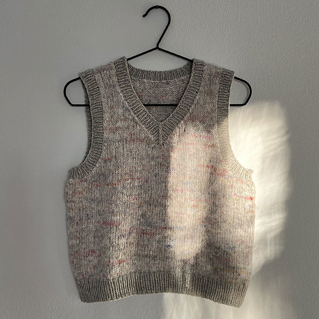 Ravelry: Endelave Slipover V-neck pattern by Kit Couture