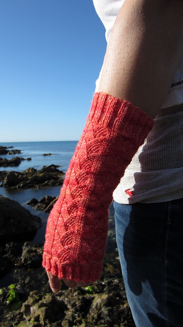 Ravelry: Orange roughy fingerless gloves pattern by Wei S. Leong