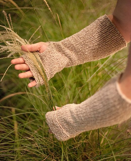 Ravelry: Mrs Fitzgibbon's Mitts pattern by Kennedy Berry