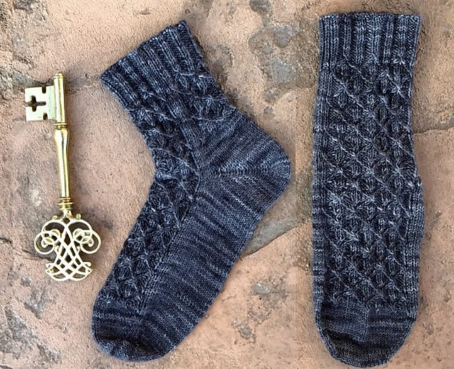 Ravelry: Vault Locks pattern by DEBRA ASHKAR