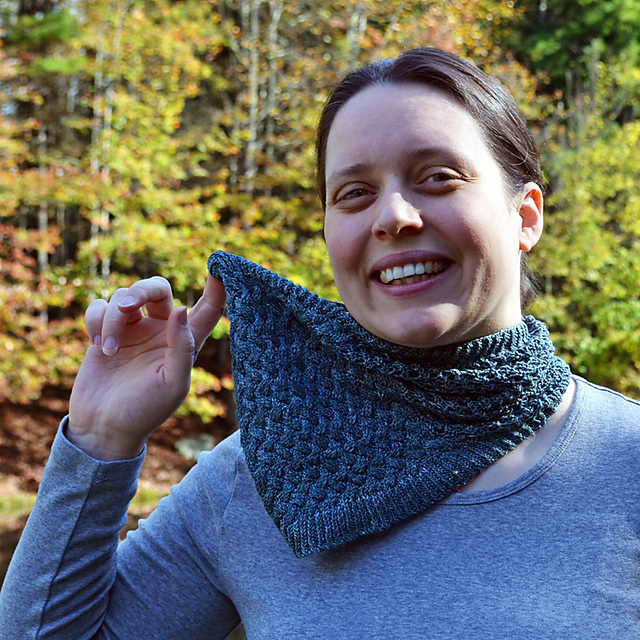 Ravelry: Savvy Cowl pattern by Lindsay Lewchuk