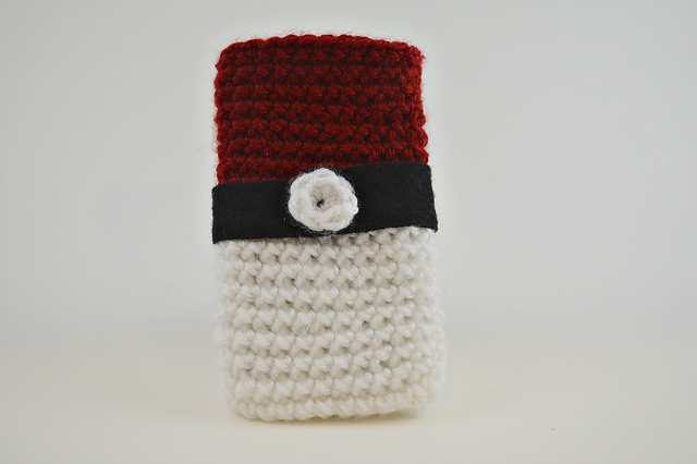 Ravelry: Pokeball Pokemon Phone iPod Case pattern by Codi Hudnall