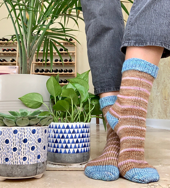 Ravelry: Simper Sisu Sock - The Homebody pattern by Knit Sisu
