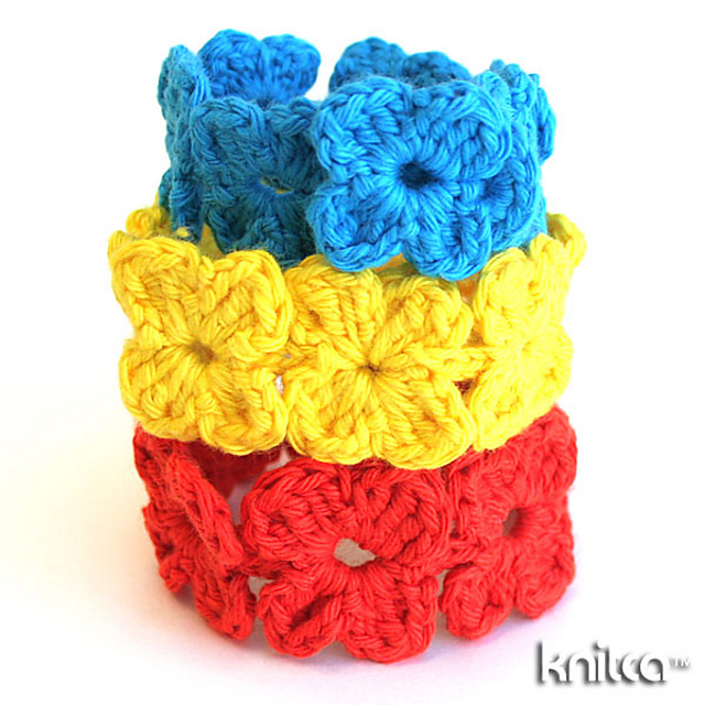 Ravelry: Clover Bracelet pattern by Knitca
