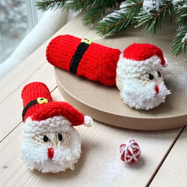 Ravelry: Christmas Santa Coin Holder 8 cms pattern by Rebecca Roberts