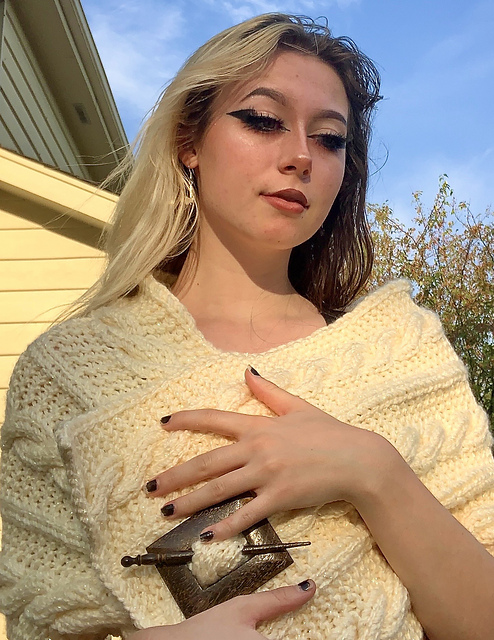 Ravelry: Whispering Cables pattern by Regina Mattern