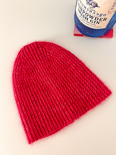 Ravelry: Simple Ribbed Beanie pattern by Sophie mohr