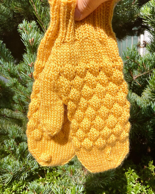 Ravelry: 붕어빵 장갑(fish shaped mittens) pattern by Suji Shin
