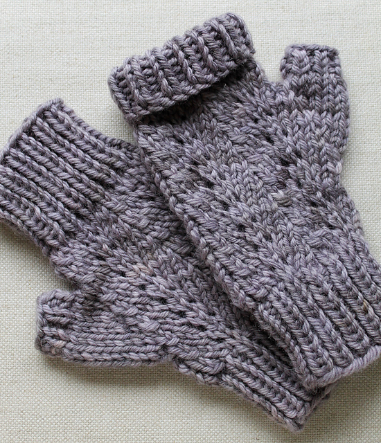 Ravelry: Chunky Cove Mitts pattern by Kate Lore Designs